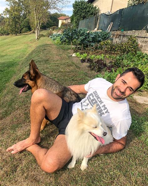 Roberto Valbuzzis Feet