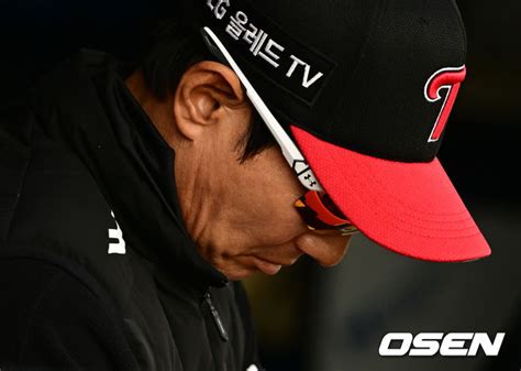 사진 염경엽 감독 시즌이 얼마 안 남았는데 네이트 스포츠