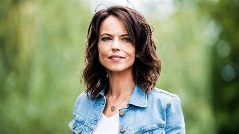 Résumé Et Casting Mona Mittendrin Doc Société Mycanal