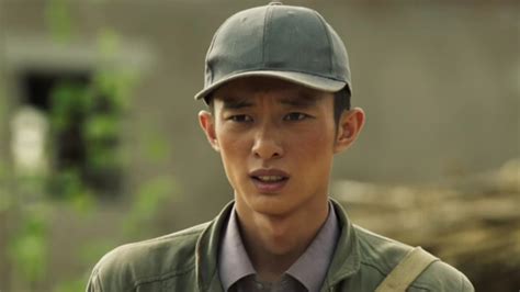 山海情白宇帆恋情曝光，饭后搂美女回家疑同居，曾与素人女友当众亲吻腾讯新闻