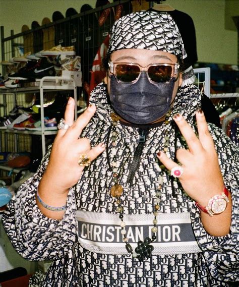 Jawapan Cik B Curi Perhatian Selepas Kena Kritik Macam Tiada ‘taste Walau Harga Outfit Ribu