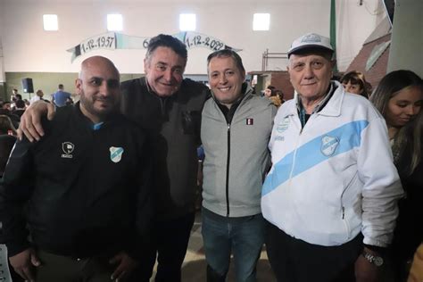 Fernando Gray Junto A Miembros De La PeÑa Esteban EcheverrÍa Federico Crivelli Esteban Echeverría