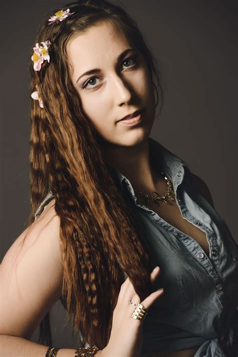 Lets Get To Know Grace Holly Omlor Senior Photography