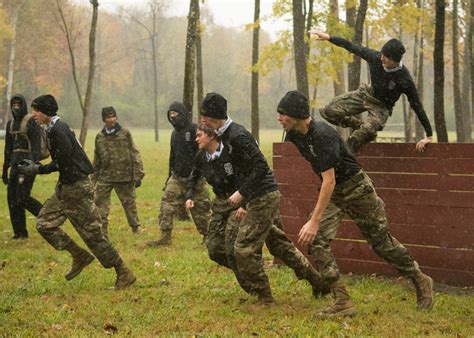 Army Leaders Weigh Expanding Jrotc In High Schools
