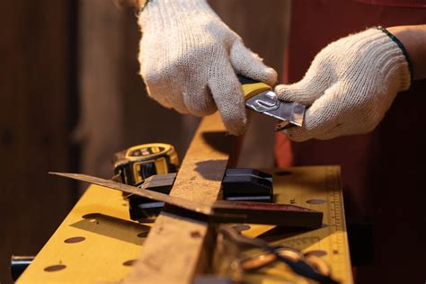 How To Sharpen A Carpenter Pencil In 3 Easy Steps Home Grail