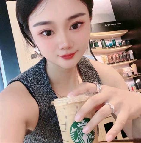 貨已裝好，出發嘍！又是一車不蓋棚布的貨，你們猜猜有多重好裝又好卸，干就得啦！ 卡車兰兰生活号