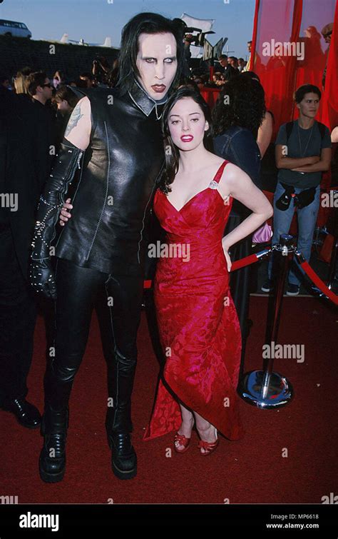 Marilyn Manson And Rose Mcgowan Fotos Und Bildmaterial In Hoher