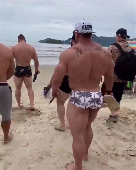 Beach Muscles Unite Em Inglês