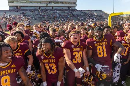 Chippewas Pull Off Dramatic 37 34 Win With Touchdown In Waning Seconds