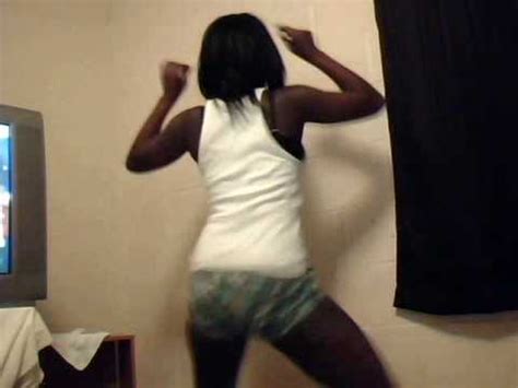 Nicki Minaj Itty Bitty Piggy Dance Youtube