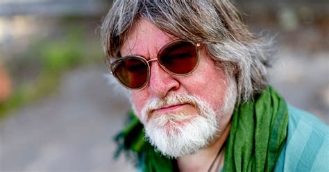 Ebbot Lundberg På Väg Ut På Turné Med The Soundtrack Of Our Lives