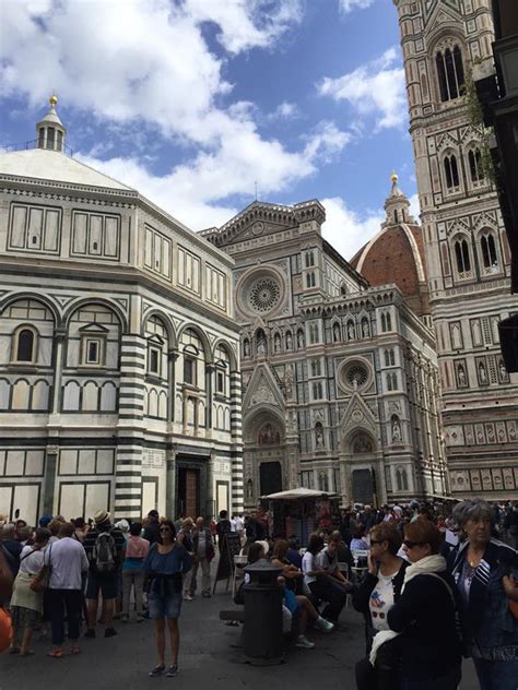 劉盈盈 劉盈盈 Added A New Photo