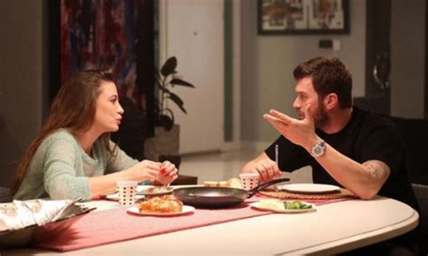 Aleyna Tilki Liseli Mini Eteğiyle Frikik Verdi