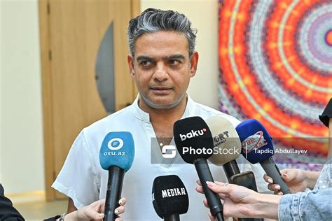 Hindistanlı Yoqa Müəllimi “yoqa Sözü Xoşbəxtlik Ifadəsi Ilə əvəz