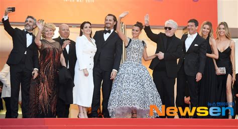 칸 레드카펫 스포트라이트 받는 ‘페인 앤 글로리 주역들 포토엔hd 손에 잡히는 뉴스 눈에 보이는 뉴스 뉴스엔