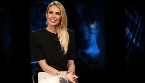 L Isola Dei Famosi I Migliori Look Di Ilary Blasi