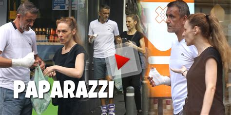 Cosmin Cernat Cu Mâna în Ghips Soția Fostului Prezentator îi Este Alături La Orice Pas