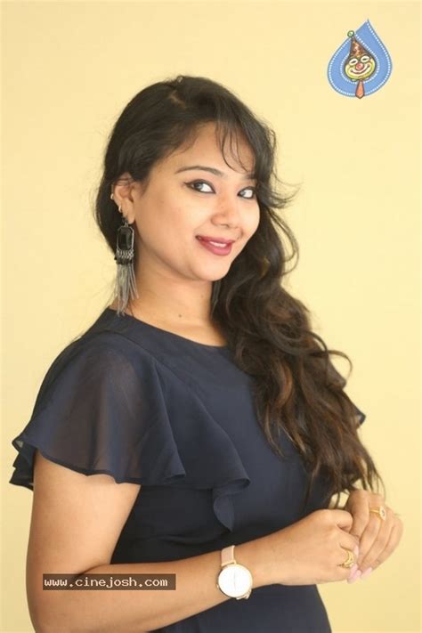Actress Lizee Gopal Photos Photo 14 Of 21