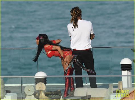 Photo Nicki Minaj Wears Sexy Cut Out Swimsuit To Film New Video 03