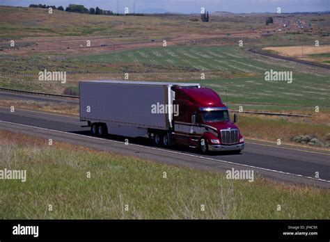 Red Or Maroon Peterbilt Unmarked Trailer Rural Oregon Usa Stock