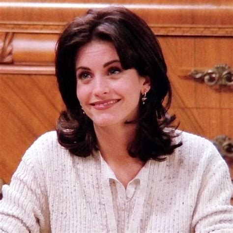 Courteney Cox As Monica Geller In Friends 1994 2004 Monica Hairstyles Hairstyles Haircuts
