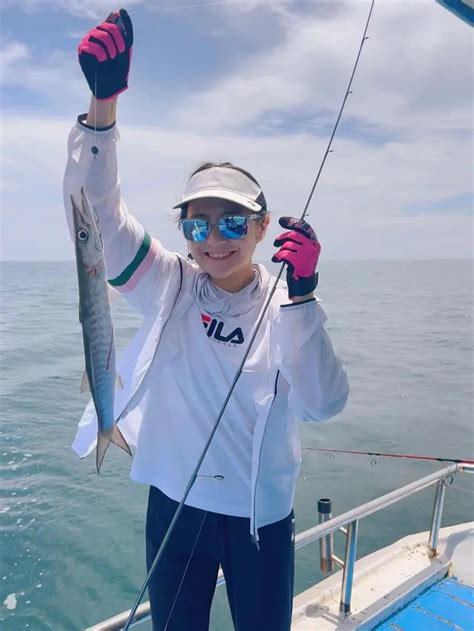 Mulai Dari Mancing Sampai Bersantai Ditemani Hiu Paus Intip Potret Aktivitas Seru Prilly