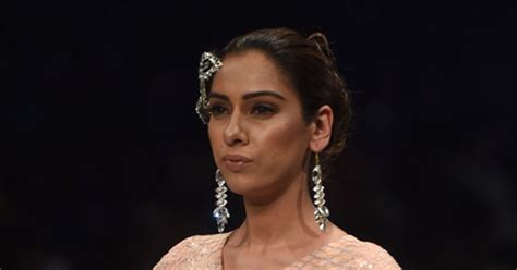 포토 패션 파키스탄 위크 핑크빛의 우아한 드레스