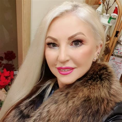 CiteȘte Cum Arată Stana IzbaȘa La Vârsta De 53 De Ani Acum 18 Ani Era în Topurile Muzicale