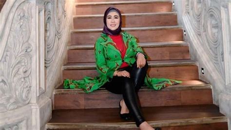 Ini 7 Potret Tessa Mariska Ibu Ibu Viral Nyanyi Yu Brik My Hart Brik Ma Haf