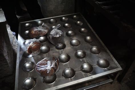 Melihat Proses Pembuatan Gula Merah Tradisional TelusuRI