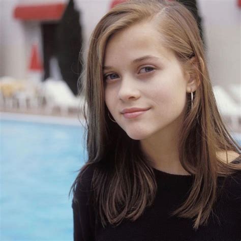 Reese Witherspoon Scrolller