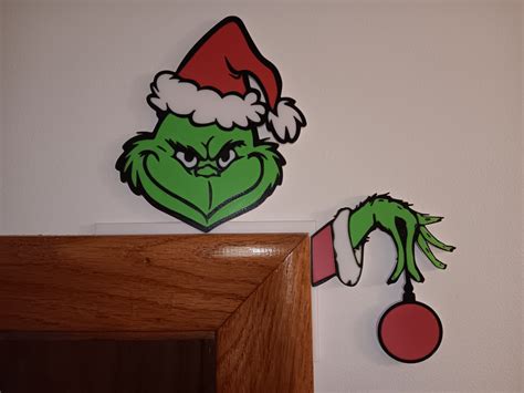 The Grinch Holding Christmas Bulb Door Corner By Amishatlas Designs Makerworld