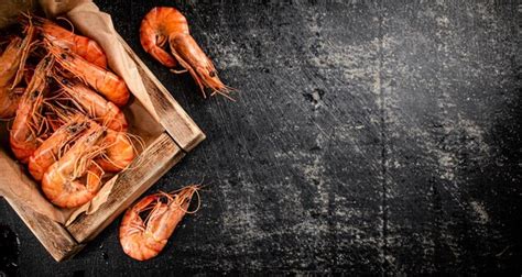 Premium Photo Boiled Shrimp On A Wooden Tray