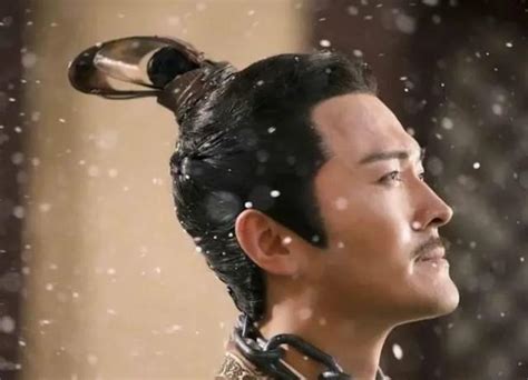 他与高圆圆分手后12年零绯闻，48岁娶旺妻后爆火 360娱乐，你开心就好