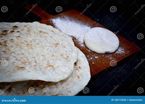 Traditional Eastern Bread Arabic Traditional Food Middle Eastern Food