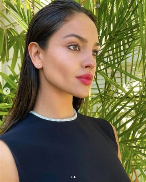 Eiza González Sorprende Con Sexy Y Elegante Vestido Negro Para Los