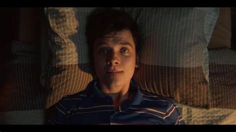 游泳馆女更衣室进十多岁男孩，女生投诉，男孩妈妈：就你怕看？ 每日头条