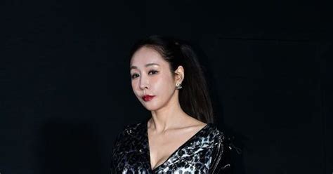 사진 패션위크 참석하는 진예나