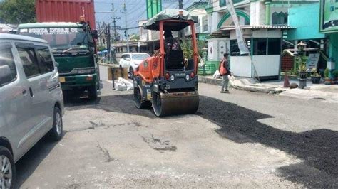 Banyak Dikeluhkan Warga Sidoarjo Jalan Lingkar Timur Dan Brigjen Katamso Mulai Diperbaiki