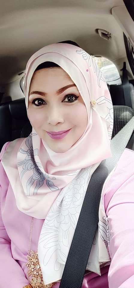 Kartun Itik Bertudung Merah Emelytarogray