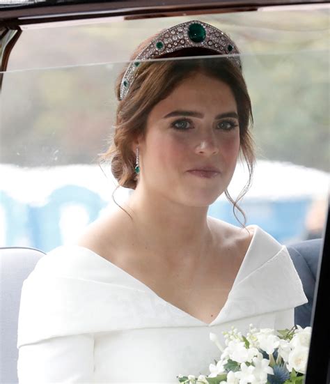 Princess Eugenies Wedding Dress See All The Details Who What Wear