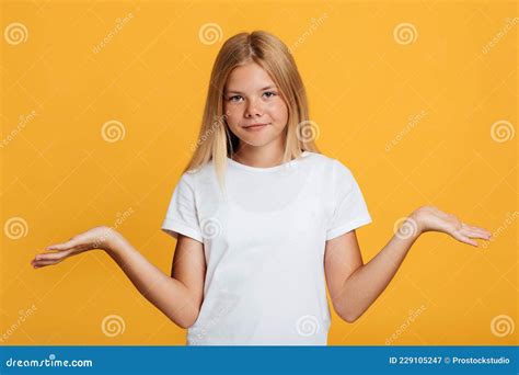 The Girl Spread Her Toes In The Frame Two Legs Royalty Free Stock