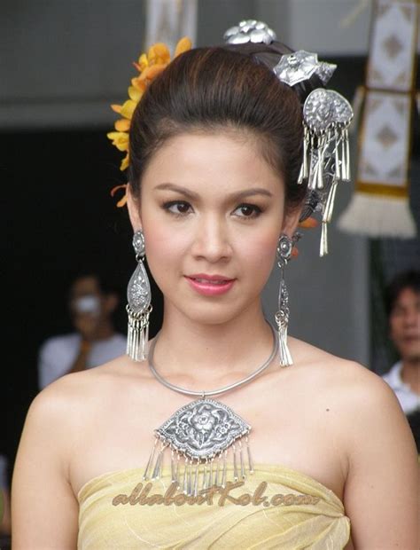 A11604115 ขอภาพ ดาราหญิง ที่ใส่ชุดไทย สวยๆหน่อยครับ [ดารา นักแสดง