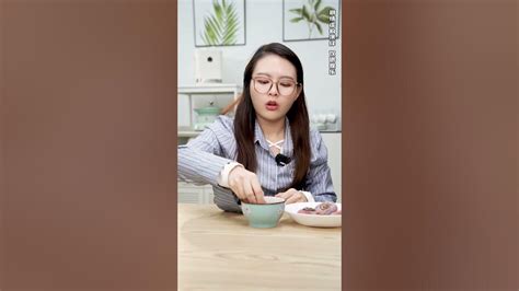 不同年代吃柿子，原来小薇洗柿饼的糖霜不是主要目的，主要目的是要老公上钩把柿饼都吃掉，她好吃螃蟹啊，好好好，学废了 Youtube