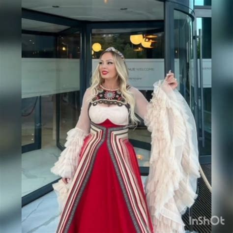 Violeta Kukaj Biografia