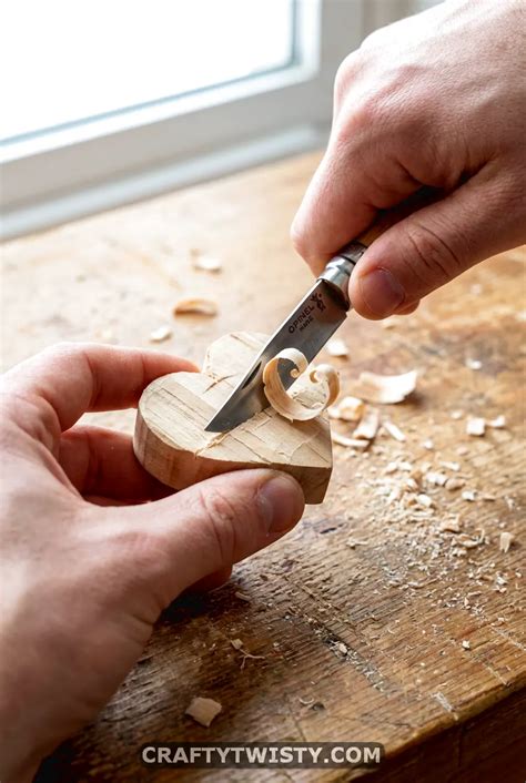 18 Small Whittling Projects Perfect For Absolute Beginners Crafty Twisty
