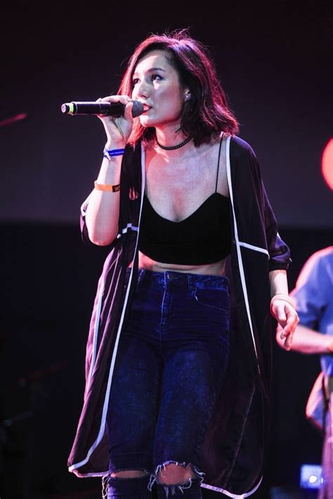 Anna Trương Sexy Quá đỗi Trên Sân Khấu Hoàng Thành Thăng Long