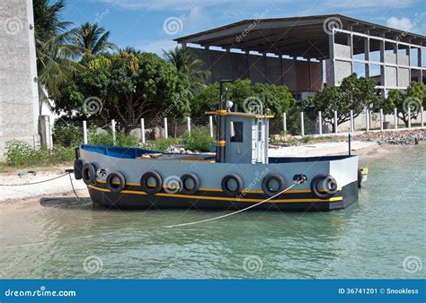 Sleepboot Stock Afbeelding Image Of Hemel Industrie 36741201