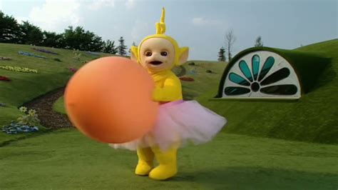 Teletubbies Laa Laa Dance