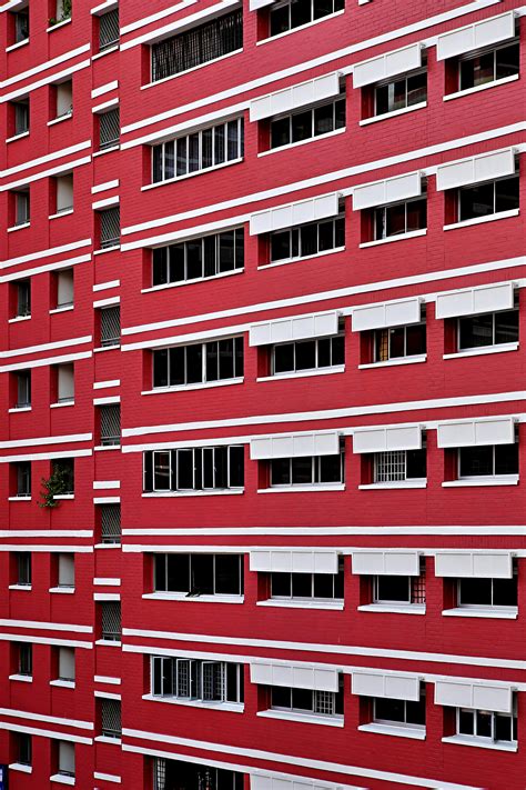 Un Edificio Rojo Alto Foto Imagen De Arquitectura Gratuita En Unsplash